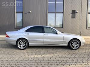 Grey Mercedes-Benz S 320 2001 in Riga, with an engine capacity of 3.20 L and mileage of 262 thousand km for 4500 €, photo 4 on AUTOMOTO.COM.LV
