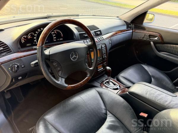 Grey Mercedes-Benz S 320 2001 in Riga, with an engine capacity of 3.20 L and mileage of 262 thousand km for 4500 €, photo 7 on AUTOMOTO.COM.LV