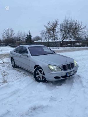 Pelēks Mercedes-Benz S 320 2003 Alīta, ar dzinēja tilpumu 3.20 L un nobraukumu 349 tūkst. km par 2650 €, foto  vietnē AUTOMOTO.COM.LV