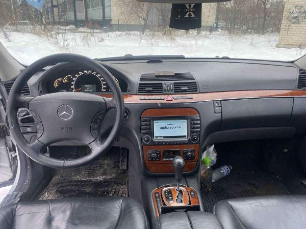 Pelēks Mercedes-Benz S 320 2003 Alīta, ar dzinēja tilpumu 3.20 L un nobraukumu 349 tūkst. km par 2650 €, foto 3 vietnē AUTOMOTO.COM.LV