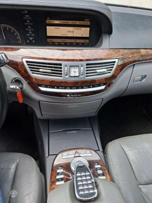 Pelēks Mercedes-Benz S 320 2005 Viļņa, ar dzinēja tilpumu 2.99 L un nobraukumu 393 tūkst. km par 3950 €, foto 13 vietnē AUTOMOTO.COM.LV