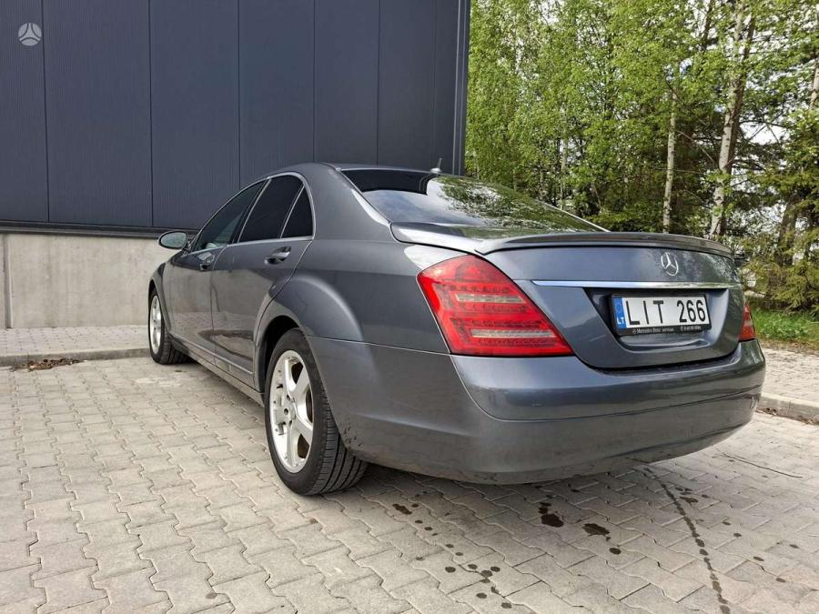Серый Мерседес С 320 2005 в Вильнюс, объемом двигателя 2.99 л и пробегом 393 тыс. км за 3700 €, фото 9 на AUTOMOTO.COM.LV