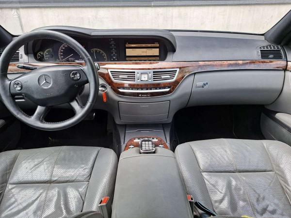 Grey Mercedes-Benz S 320 2005 in Vilnius, with an engine capacity of 2.99 L and mileage of 393 thousand km for 3700 €, photo 9 on AUTOMOTO.COM.LV