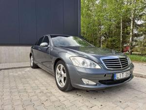Серый Мерседес С 320 2005 в Вильнюс, объемом двигателя 2.99 л и пробегом 393 тыс. км за 3600 €, фото  на AUTOMOTO.COM.LV