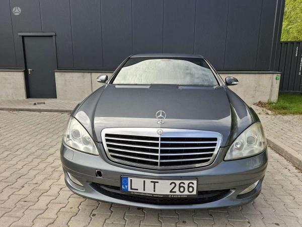 Grey Mercedes-Benz S 320 2005 in Vilnius, with an engine capacity of 2.99 L and mileage of 393 thousand km for 3600 €, photo 3 on AUTOMOTO.COM.LV