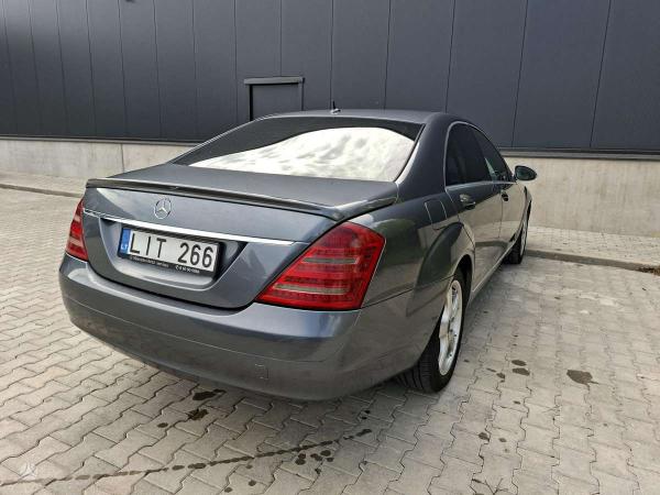 Grey Mercedes-Benz S 320 2005 in Vilnius, with an engine capacity of 2.99 L and mileage of 393 thousand km for 3600 €, photo 5 on AUTOMOTO.COM.LV