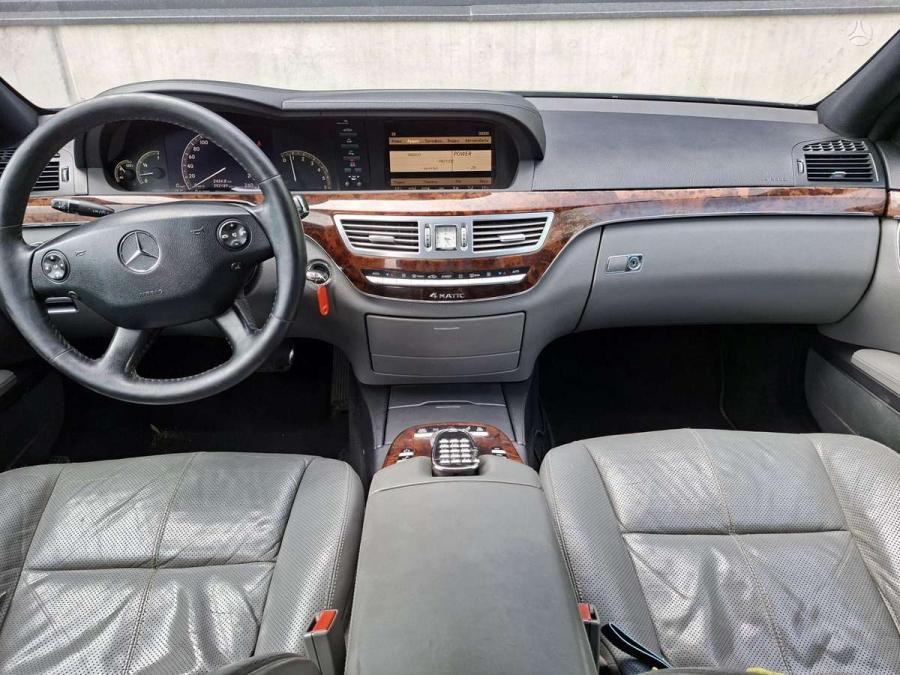 Pelēks Mercedes-Benz S 320 2005 Viļņa, ar dzinēja tilpumu 2.99 L un nobraukumu 393 tūkst. km par 3600 €, foto 10 vietnē AUTOMOTO.COM.LV