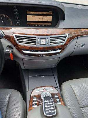 Pelēks Mercedes-Benz S 320 2005 Viļņa, ar dzinēja tilpumu 2.99 L un nobraukumu 393 tūkst. km par 3600 €, foto 11 vietnē AUTOMOTO.COM.LV