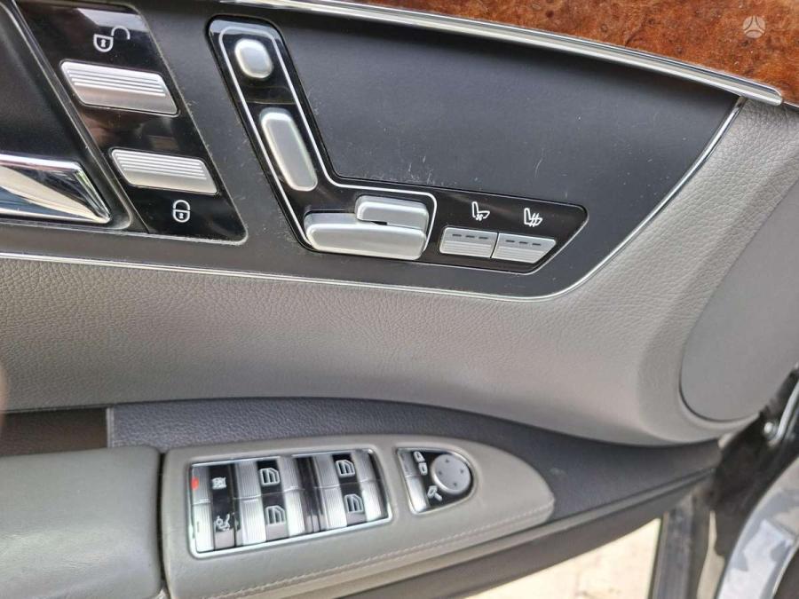 Pelēks Mercedes-Benz S 320 2005 Viļņa, ar dzinēja tilpumu 2.99 L un nobraukumu 393 tūkst. km par 3600 €, foto 13 vietnē AUTOMOTO.COM.LV
