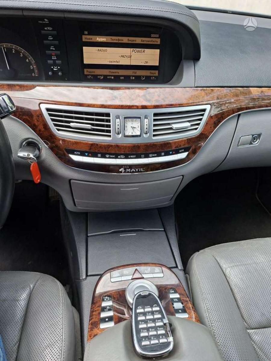 Grey Mercedes-Benz S 320 2005 in Vilnius, with an engine capacity of 2.99 L and mileage of 393 thousand km for 3500 €, photo 11 on AUTOMOTO.COM.LV