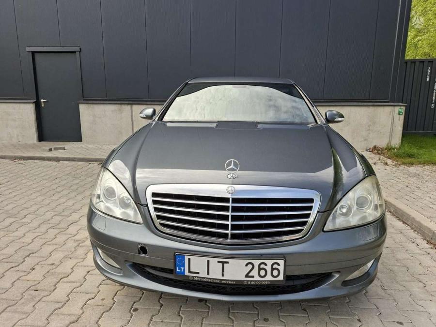 Grey Mercedes-Benz S 320 2005 in Vilnius, with an engine capacity of 2.99 L and mileage of 393 thousand km for 3400 €, photo 4 on AUTOMOTO.COM.LV