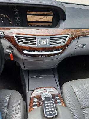 Pelēks Mercedes-Benz S 320 2005 Viļņa, ar dzinēja tilpumu 2.99 L un nobraukumu 393 tūkst. km par 3300 €, foto 11 vietnē AUTOMOTO.COM.LV