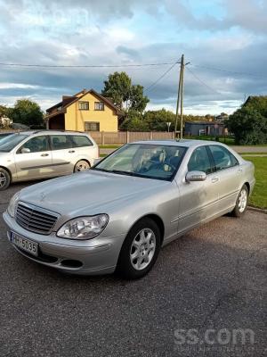 Grey Mercedes-Benz S 320 2005 in Jelgava, with an engine capacity of 3.20 L and mileage of 220 thousand km for 6200 €, photo 1 on AUTOMOTO.COM.LV