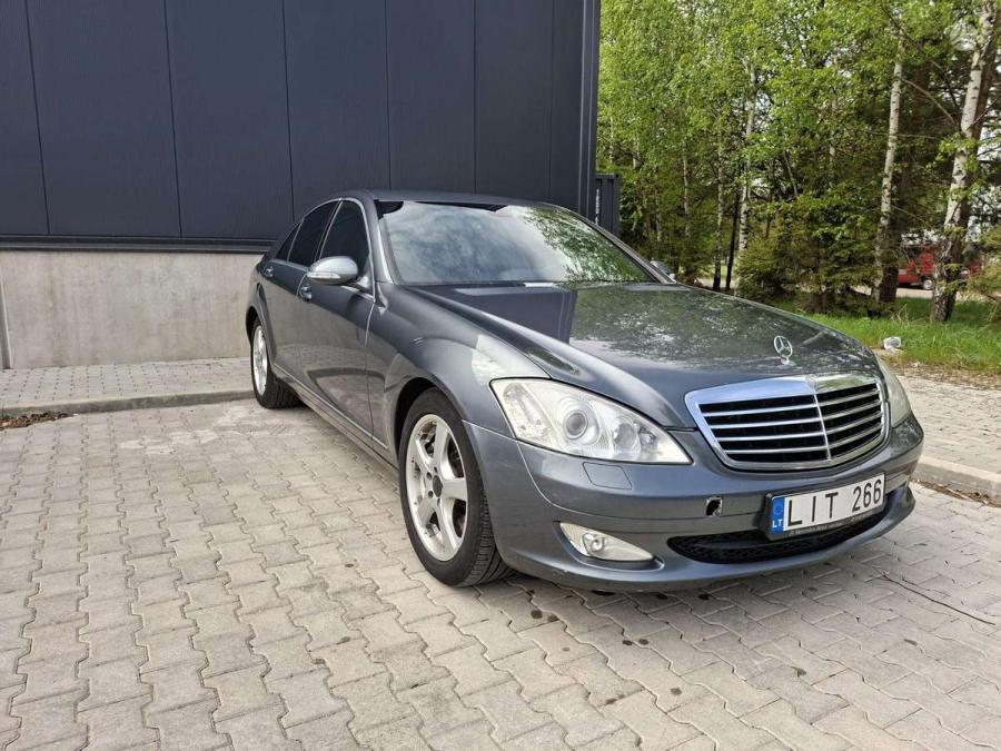 Серый Мерседес С 320 2005 в Вильнюс, объемом двигателя 2.99 л и пробегом 393 тыс. км за 2950 €, фото 5 на AUTOMOTO.COM.LV