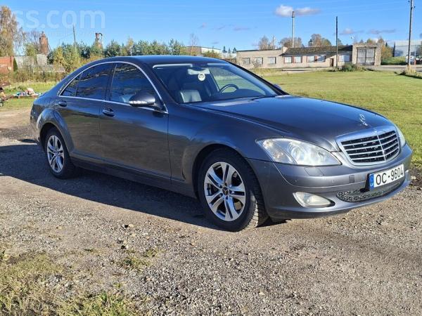Grey Mercedes-Benz S 320 2006 in Cesis, with an engine capacity of 3.00 L and mileage of 445 thousand km for 4400 €, photo 1 on AUTOMOTO.COM.LV