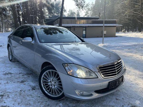 Grey Mercedes-Benz S 320 2006 in Vilnius, with an engine capacity of 2.99 L and mileage of 297 thousand km for 6799 €, photo 1 on AUTOMOTO.COM.LV