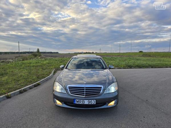 Grey Mercedes-Benz S 320 2006 in Klaipeda, with an engine capacity of 3.20 L and mileage of 362 thousand km for 7300 €, photo 2 on AUTOMOTO.COM.LV