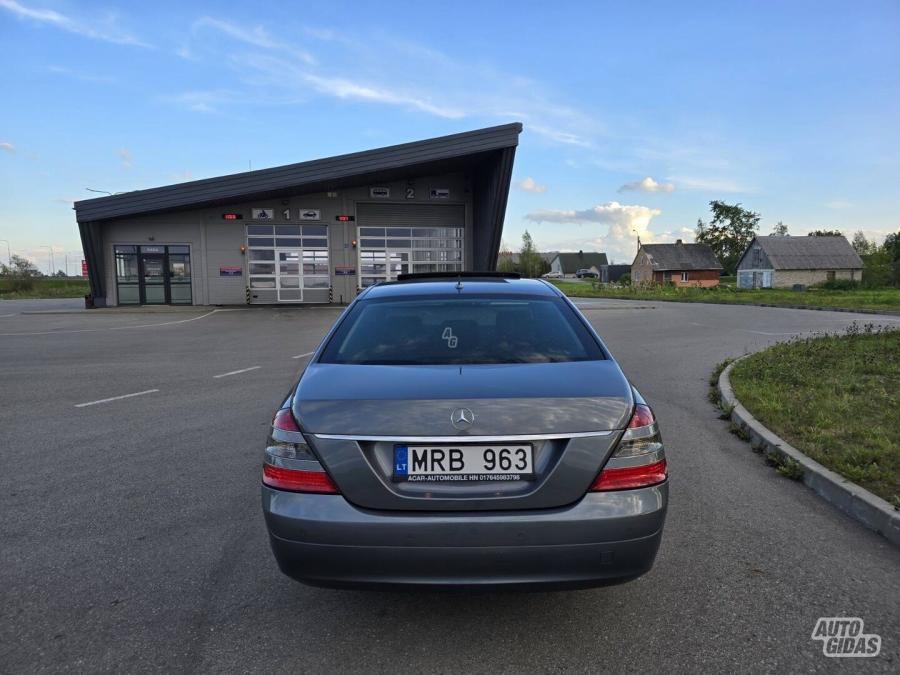 Pelēks Mercedes-Benz S 320 2006 Klaipėda, ar dzinēja tilpumu 3.20 L un nobraukumu 362 tūkst. km par 7300 €, foto 7 vietnē AUTOMOTO.COM.LV