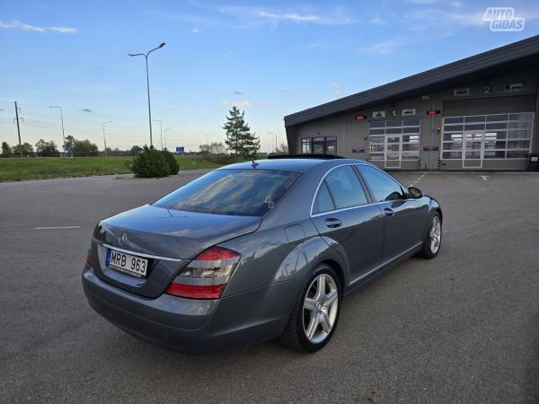 Grey Mercedes-Benz S 320 2006 in Klaipeda, with an engine capacity of 3.20 L and mileage of 362 thousand km for 7300 €, photo 8 on AUTOMOTO.COM.LV