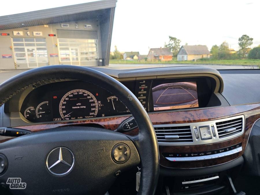 Pelēks Mercedes-Benz S 320 2006 Klaipėda, ar dzinēja tilpumu 3.20 L un nobraukumu 362 tūkst. km par 7300 €, foto 32 vietnē AUTOMOTO.COM.LV