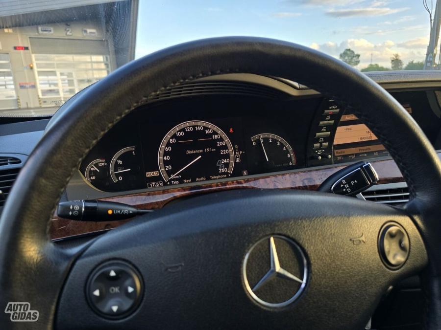 Pelēks Mercedes-Benz S 320 2006 Klaipėda, ar dzinēja tilpumu 3.20 L un nobraukumu 362 tūkst. km par 7300 €, foto 33 vietnē AUTOMOTO.COM.LV