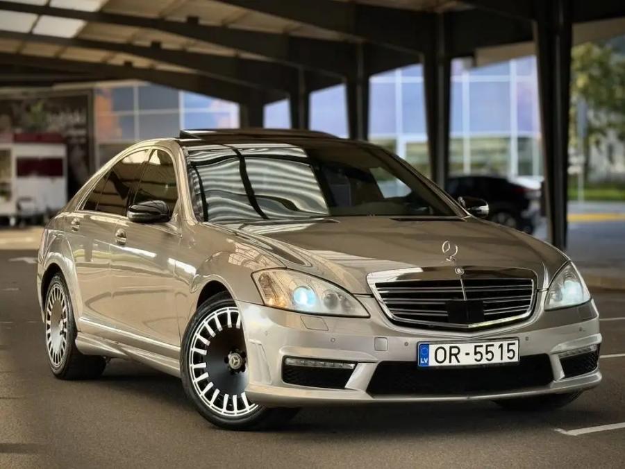 Pelēks Mercedes-Benz S 320 2006 Rīga, ar dzinēja tilpumu 3.00 L un nobraukumu 426 tūkst. km par 6500 €, foto 1 vietnē AUTOMOTO.COM.LV