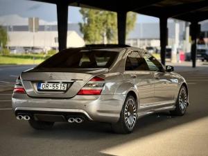 Pelēks Mercedes-Benz S 320 2006 Rīga, ar dzinēja tilpumu 3.00 L un nobraukumu 426 tūkst. km par 6500 €, foto 12 vietnē AUTOMOTO.COM.LV