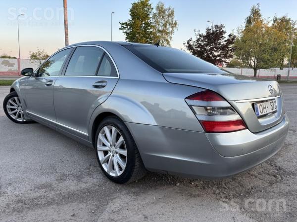 Grey Mercedes-Benz S 320 2007 in Bauska, with an engine capacity of 3.20 L and mileage of 440 thousand km for 6000 €, photo 3 on AUTOMOTO.COM.LV