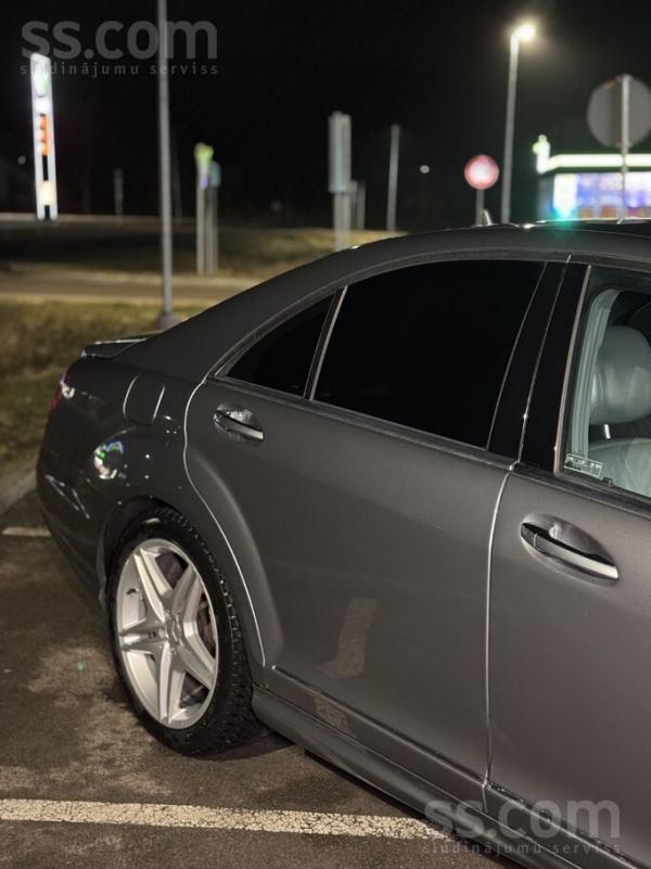 Pelēks Mercedes-Benz S 320 2007 Rīga, ar dzinēja tilpumu 3.00 L un nobraukumu 240 tūkst. km par 6500 €, foto 9 vietnē AUTOMOTO.COM.LV