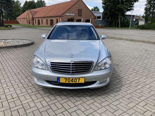 Grey Mercedes-Benz S 320 2007 in Marijampole, with an engine capacity of 2.99 L and mileage of 236 thousand km for 6400 €, photo 1 on AUTOMOTO.COM.LV