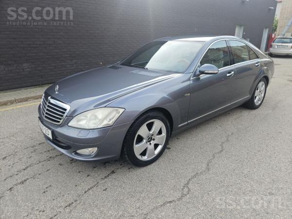 Pelēks Mercedes-Benz S 320 2007 Cēsis, ar dzinēja tilpumu 3.00 L un nobraukumu 366 tūkst. km par 6900 €, foto 1 vietnē AUTOMOTO.COM.LV