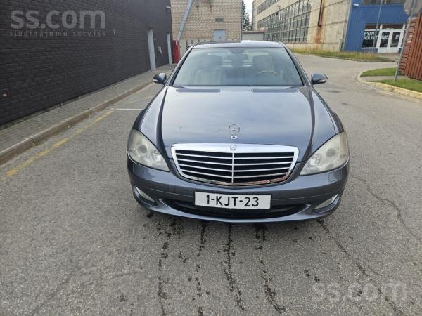 Pelēks Mercedes-Benz S 320 2007 Cēsis, ar dzinēja tilpumu 3.00 L un nobraukumu 366 tūkst. km par 6900 €, foto 2 vietnē AUTOMOTO.COM.LV