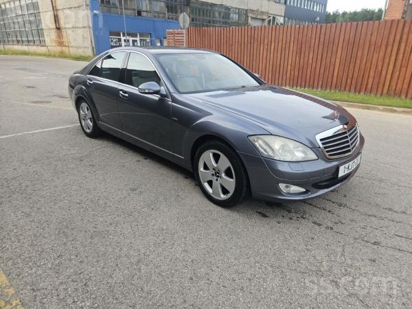 Pelēks Mercedes-Benz S 320 2007 Cēsis, ar dzinēja tilpumu 3.00 L un nobraukumu 366 tūkst. km par 6900 €, foto 3 vietnē AUTOMOTO.COM.LV