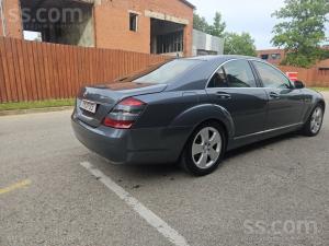 Grey Mercedes-Benz S 320 2007 in Cesis, with an engine capacity of 3.00 L and mileage of 366 thousand km for 6900 €, photo 5 on AUTOMOTO.COM.LV