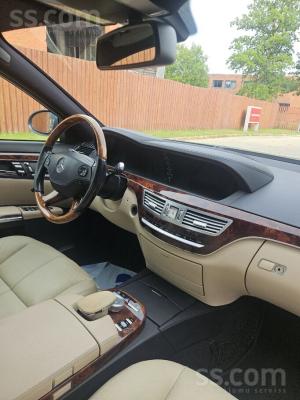 Grey Mercedes-Benz S 320 2007 in Cesis, with an engine capacity of 3.00 L and mileage of 366 thousand km for 6900 €, photo 15 on AUTOMOTO.COM.LV