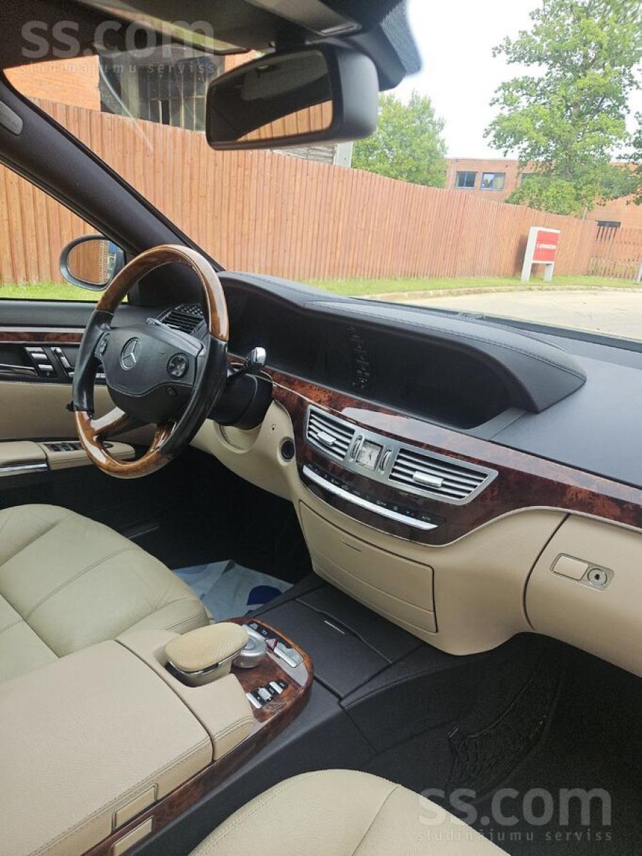 Grey Mercedes-Benz S 320 2007 in Cesis, with an engine capacity of 3.00 L and mileage of 366 thousand km for 6900 €, photo 15 on AUTOMOTO.COM.LV