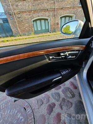Pelēks Mercedes-Benz S 320 2007 Liepāja, ar dzinēja tilpumu 3.00 L un nobraukumu 403 tūkst. km par 7500 €, foto 9 vietnē AUTOMOTO.COM.LV