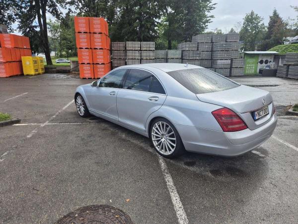 Grey Mercedes-Benz S 320 2007 in Alytus, with an engine capacity of 2.99 L and mileage of 343 thousand km for 7300 €, photo 4 on AUTOMOTO.COM.LV