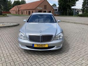 Pelēks Mercedes-Benz S 320 2007 Marijampole, ar dzinēja tilpumu 2.99 L un nobraukumu 236 tūkst. km par 6000 €, foto  vietnē AUTOMOTO.COM.LV
