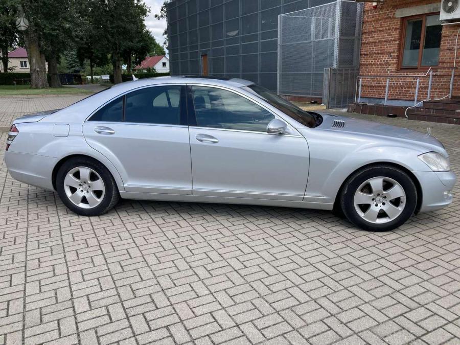 Pelēks Mercedes-Benz S 320 2007 Marijampole, ar dzinēja tilpumu 2.99 L un nobraukumu 236 tūkst. km par 6000 €, foto 4 vietnē AUTOMOTO.COM.LV