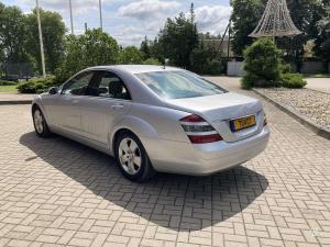 Pelēks Mercedes-Benz S 320 2007 Marijampole, ar dzinēja tilpumu 2.99 L un nobraukumu 236 tūkst. km par 6000 €, foto 6 vietnē AUTOMOTO.COM.LV