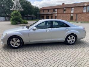 Pelēks Mercedes-Benz S 320 2007 Marijampole, ar dzinēja tilpumu 2.99 L un nobraukumu 236 tūkst. km par 6000 €, foto 7 vietnē AUTOMOTO.COM.LV