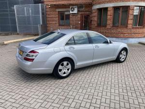 Pelēks Mercedes-Benz S 320 2007 Marijampole, ar dzinēja tilpumu 2.99 L un nobraukumu 236 tūkst. km par 6000 €, foto 8 vietnē AUTOMOTO.COM.LV