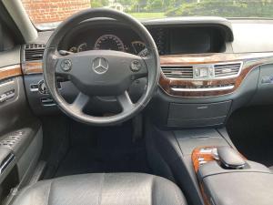 Pelēks Mercedes-Benz S 320 2007 Marijampole, ar dzinēja tilpumu 2.99 L un nobraukumu 236 tūkst. km par 6000 €, foto 15 vietnē AUTOMOTO.COM.LV