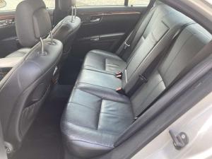 Pelēks Mercedes-Benz S 320 2007 Marijampole, ar dzinēja tilpumu 2.99 L un nobraukumu 236 tūkst. km par 6000 €, foto 16 vietnē AUTOMOTO.COM.LV