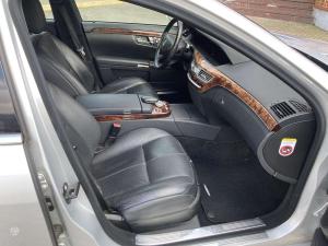 Pelēks Mercedes-Benz S 320 2007 Marijampole, ar dzinēja tilpumu 2.99 L un nobraukumu 236 tūkst. km par 6000 €, foto 17 vietnē AUTOMOTO.COM.LV