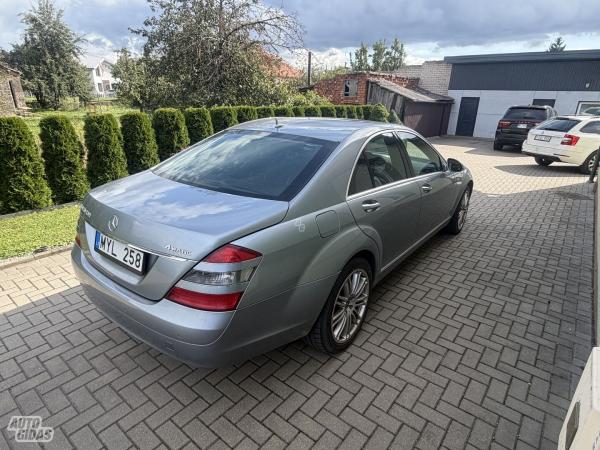 Mercedes-Benz S 320 2007 Kauņa vietnē Pelēks Mercedes-Benz S 320 2007 Kauņa, ar dzinēja tilpumu 3.00 L un nobraukumu 470 tūkst. km par 4300 €, foto 7 vietnē AUTOMOTO.COM.LV