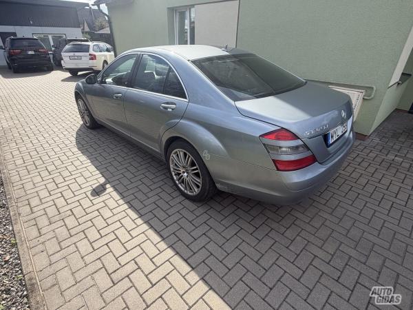 Mercedes-Benz S 320 2007 Kauņa vietnē Pelēks Mercedes-Benz S 320 2007 Kauņa, ar dzinēja tilpumu 3.00 L un nobraukumu 470 tūkst. km par 4300 €, foto 8 vietnē AUTOMOTO.COM.LV