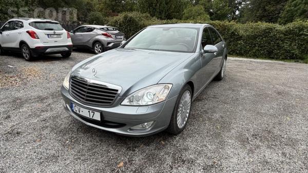 Pelēks Mercedes-Benz S 320 2007 Limbaži, ar dzinēja tilpumu 3.00 L un nobraukumu 377 tūkst. km par 8300 €, foto 1 vietnē AUTOMOTO.COM.LV