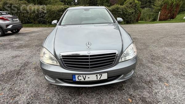 Pelēks Mercedes-Benz S 320 2007 Limbaži, ar dzinēja tilpumu 3.00 L un nobraukumu 377 tūkst. km par 8300 €, foto 3 vietnē AUTOMOTO.COM.LV
